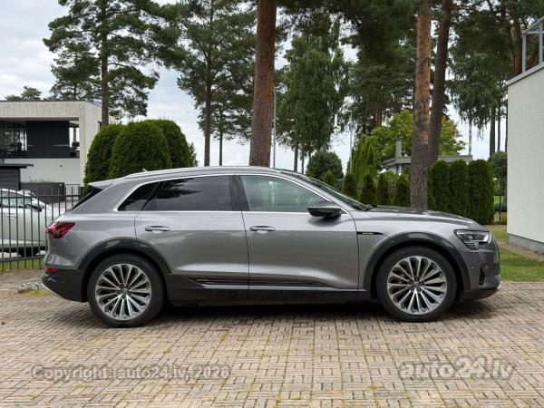 Pelēks Audi E-Tron 2019 Tallina, ar dzinēja tilpumu 0.00 L un nobraukumu 107 tūkst. km par 31999 €, foto 5 vietnē AUTOMOTO.COM.LV