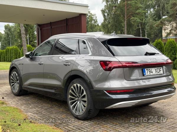Pelēks Audi E-Tron 2019 Tallina, ar dzinēja tilpumu 0.00 L un nobraukumu 107 tūkst. km par 31999 €, foto 7 vietnē AUTOMOTO.COM.LV