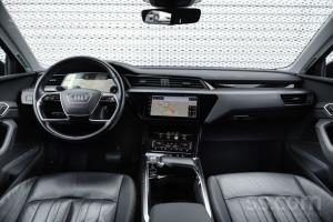 Pelēks Audi E-Tron 2019 Rīga, ar dzinēja tilpumu 0.00 L un nobraukumu 106 tūkst. km par 24050 €, foto 7 vietnē AUTOMOTO.COM.LV