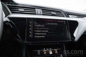 Pelēks Audi E-Tron 2019 Rīga, ar dzinēja tilpumu 0.00 L un nobraukumu 106 tūkst. km par 24050 €, foto 24 vietnē AUTOMOTO.COM.LV