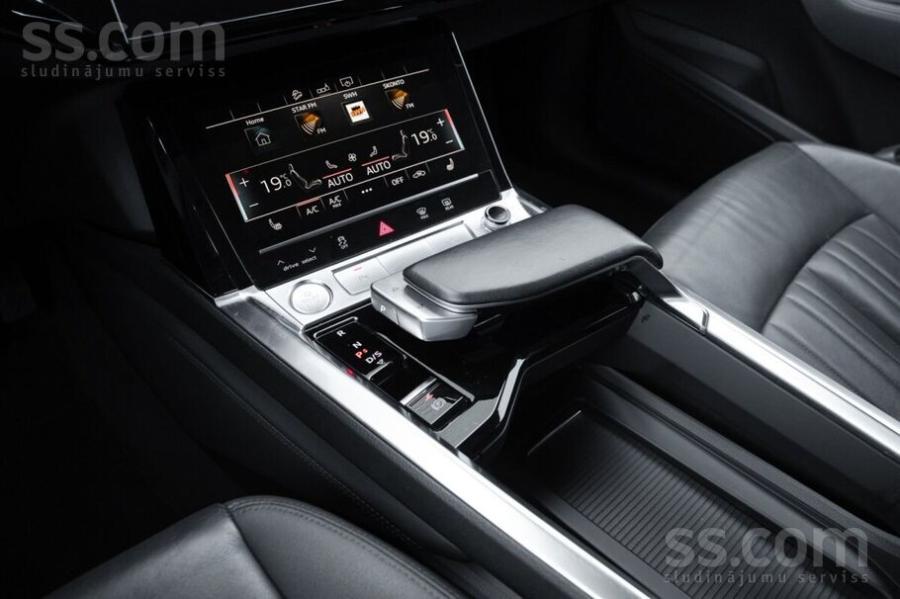 Pelēks Audi E-Tron 2019 Rīga, ar dzinēja tilpumu 0.00 L un nobraukumu 106 tūkst. km par 24050 €, foto 30 vietnē AUTOMOTO.COM.LV