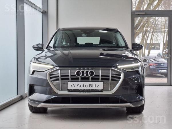 Pelēks Audi E-Tron 2020 Rīga, ar dzinēja tilpumu 0.00 L un nobraukumu 74 tūkst. km par 25500 €, foto 4 vietnē AUTOMOTO.COM.LV