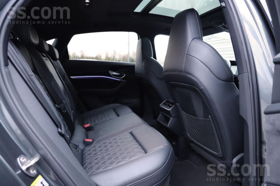Grey Audi E-Tron 2020 in Tukums, with an engine capacity of 0.00 L and mileage of 146 thousand km for 29700 €, photo 19 on AUTOMOTO.COM.LV