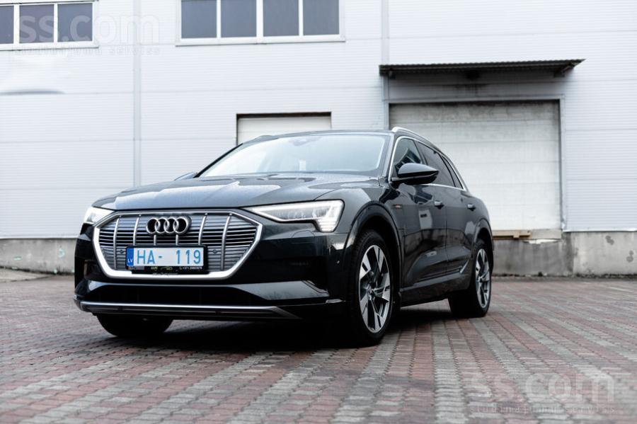 Pelēks Audi E-Tron 2020 Rīga, ar dzinēja tilpumu 0.00 L un nobraukumu 100 tūkst. km par 26000 €, foto 1 vietnē AUTOMOTO.COM.LV