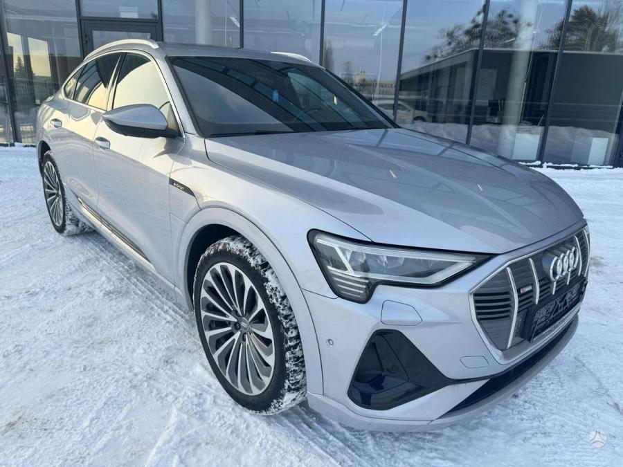 Grey Audi E-Tron 2020 in Kaunas, with an engine capacity of 0.00 L and mileage of 163 thousand km for 28900 €, photo 3 on AUTOMOTO.COM.LV