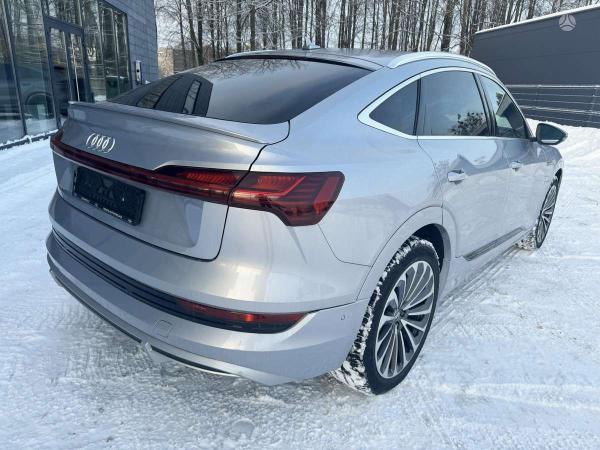 Grey Audi E-Tron 2020 in Kaunas, with an engine capacity of 0.00 L and mileage of 163 thousand km for 28900 €, photo 4 on AUTOMOTO.COM.LV