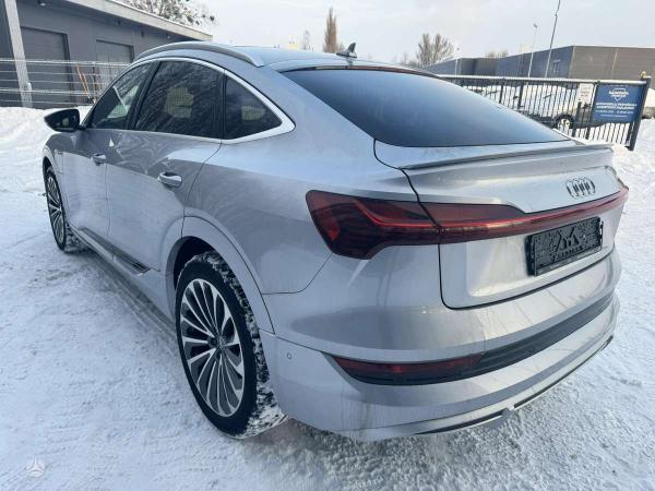 Grey Audi E-Tron 2020 in Kaunas, with an engine capacity of 0.00 L and mileage of 163 thousand km for 28900 €, photo 5 on AUTOMOTO.COM.LV