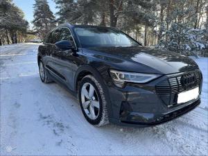 Grey Audi E-Tron 2020 in Kaunas, with an engine capacity of 0.00 L and mileage of 48 thousand km for 26800 €, photo 3 on AUTOMOTO.COM.LV