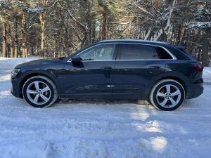 Grey Audi E-Tron 2020 in Kaunas, with an engine capacity of 0.00 L and mileage of 48 thousand km for 26800 €, photo 8 on AUTOMOTO.COM.LV