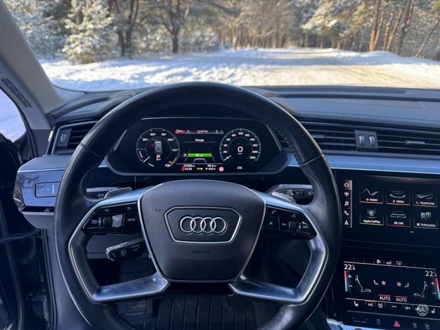 Grey Audi E-Tron 2020 in Kaunas, with an engine capacity of 0.00 L and mileage of 48 thousand km for 26800 €, photo 16 on AUTOMOTO.COM.LV
