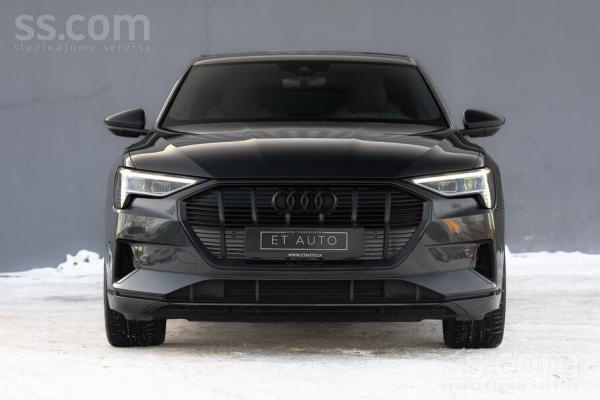 Grey Audi E-Tron 2020 in Jelgava, with an engine capacity of 0.00 L and mileage of 156 thousand km for 26000 €, photo 2 on AUTOMOTO.COM.LV