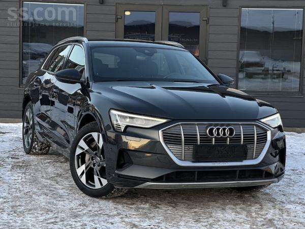 Pelēks Audi E-Tron 2020 Jelgava, ar dzinēja tilpumu 0.00 L un nobraukumu 150 tūkst. km par 24950 €, foto 1 vietnē AUTOMOTO.COM.LV