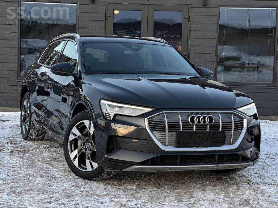 Pelēks Audi E-Tron 2020 Jelgava, ar dzinēja tilpumu 0.00 L un nobraukumu 150 tūkst. km par 24950 €, foto 1 vietnē AUTOMOTO.COM.LV