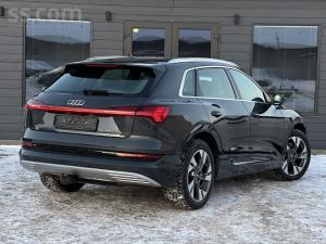 Pelēks Audi E-Tron 2020 Jelgava, ar dzinēja tilpumu 0.00 L un nobraukumu 150 tūkst. km par 24950 €, foto 4 vietnē AUTOMOTO.COM.LV