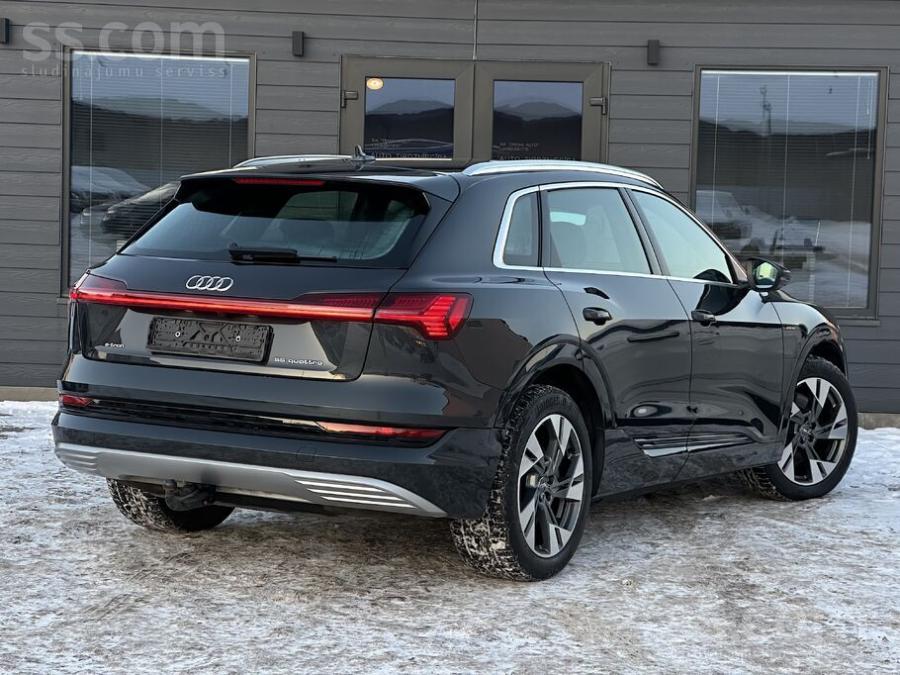 Pelēks Audi E-Tron 2020 Jelgava, ar dzinēja tilpumu 0.00 L un nobraukumu 150 tūkst. km par 24950 €, foto 4 vietnē AUTOMOTO.COM.LV