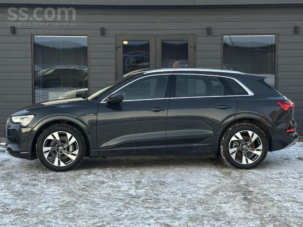 Pelēks Audi E-Tron 2020 Jelgava, ar dzinēja tilpumu 0.00 L un nobraukumu 150 tūkst. km par 24950 €, foto 5 vietnē AUTOMOTO.COM.LV