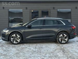 Pelēks Audi E-Tron 2020 Jelgava, ar dzinēja tilpumu 0.00 L un nobraukumu 150 tūkst. km par 24950 €, foto 5 vietnē AUTOMOTO.COM.LV