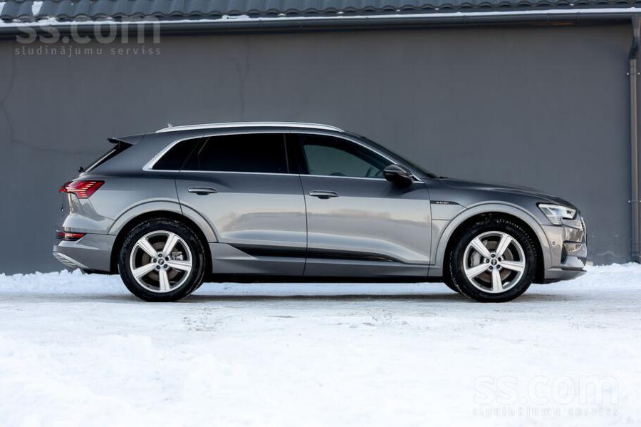 Pelēks Audi E-Tron 2020 Jelgava, ar dzinēja tilpumu 0.00 L un nobraukumu 137 tūkst. km par 24000 €, foto 4 vietnē AUTOMOTO.COM.LV