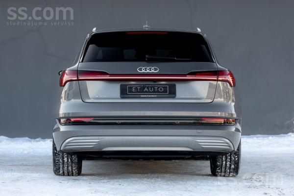 Grey Audi E-Tron 2020 in Jelgava, with an engine capacity of 0.00 L and mileage of 137 thousand km for 24000 €, photo 6 on AUTOMOTO.COM.LV