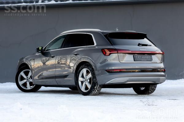 Grey Audi E-Tron 2020 in Jelgava, with an engine capacity of 0.00 L and mileage of 137 thousand km for 24000 €, photo 7 on AUTOMOTO.COM.LV