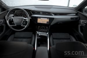 Pelēks Audi E-Tron 2020 Jelgava, ar dzinēja tilpumu 0.00 L un nobraukumu 137 tūkst. km par 24000 €, foto 9 vietnē AUTOMOTO.COM.LV