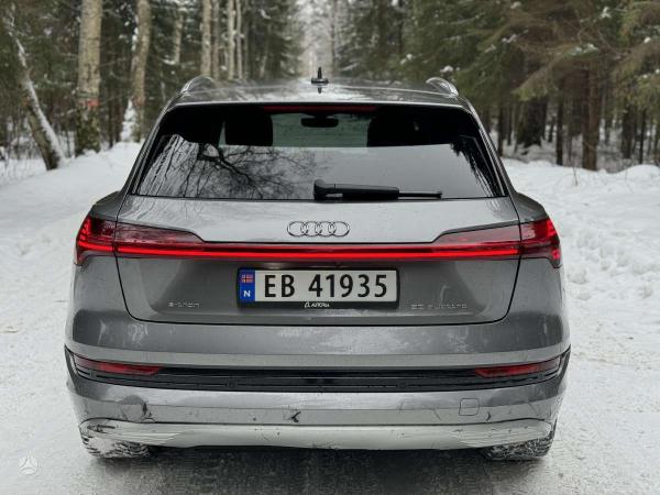 Grey Audi E-Tron 2020 in Mazeikiai, with an engine capacity of 0.00 L and mileage of 106 thousand km for 16500 €, photo 7 on AUTOMOTO.COM.LV