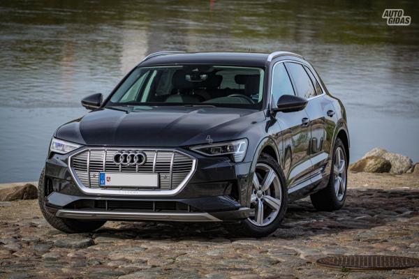 Grey Audi E-Tron 2020 in Kaunas, with an engine capacity of 0.00 L and mileage of 55 thousand km for 28000 €, photo 1 on AUTOMOTO.COM.LV