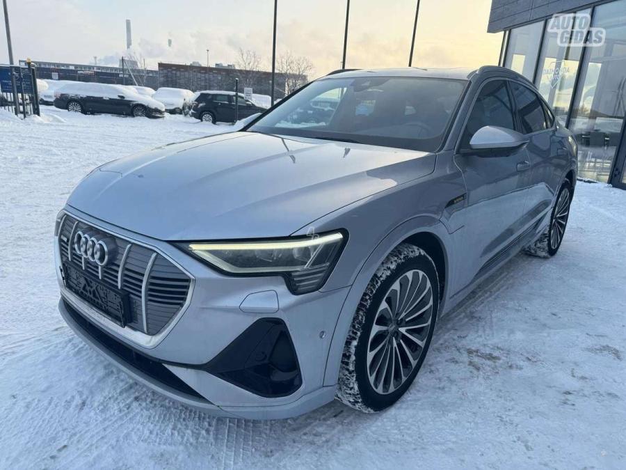 Grey Audi E-Tron 2020 in Kaunas, with an engine capacity of 0.00 L and mileage of 163 thousand km for 26900 €, photo 1 on AUTOMOTO.COM.LV