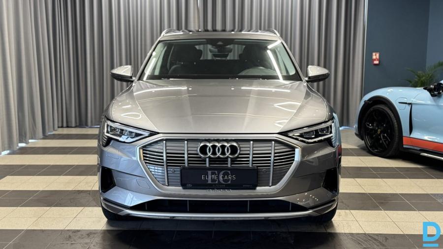 Grey Audi E-Tron 2020 in Marupe, with an engine capacity of 0.00 L and mileage of 111 thousand km for 22990 €, photo 3 on AUTOMOTO.COM.LV