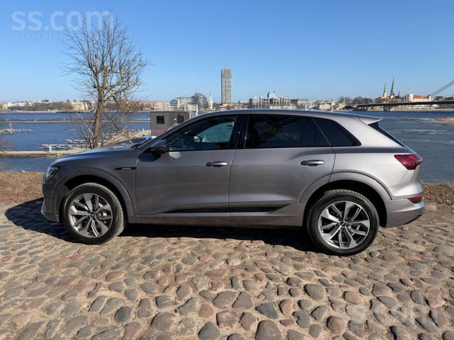 Grey Audi E-Tron 2020 in Riga, with an engine capacity of 0.00 L and mileage of 105 thousand km for 39000 €, photo 4 on AUTOMOTO.COM.LV