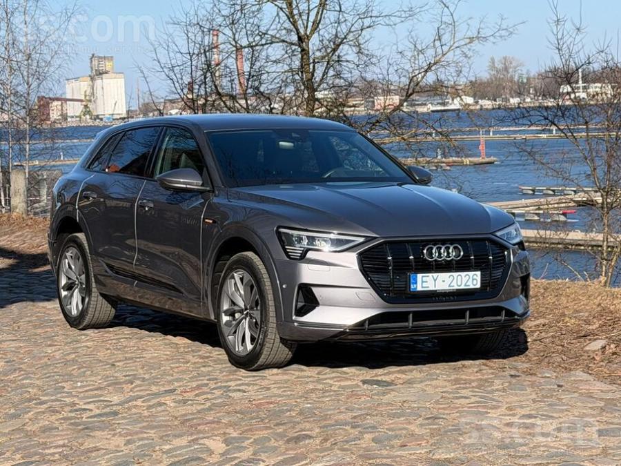 Grey Audi E-Tron 2020 in Riga, with an engine capacity of 0.00 L and mileage of 105 thousand km for 39000 €, photo 1 on AUTOMOTO.COM.LV