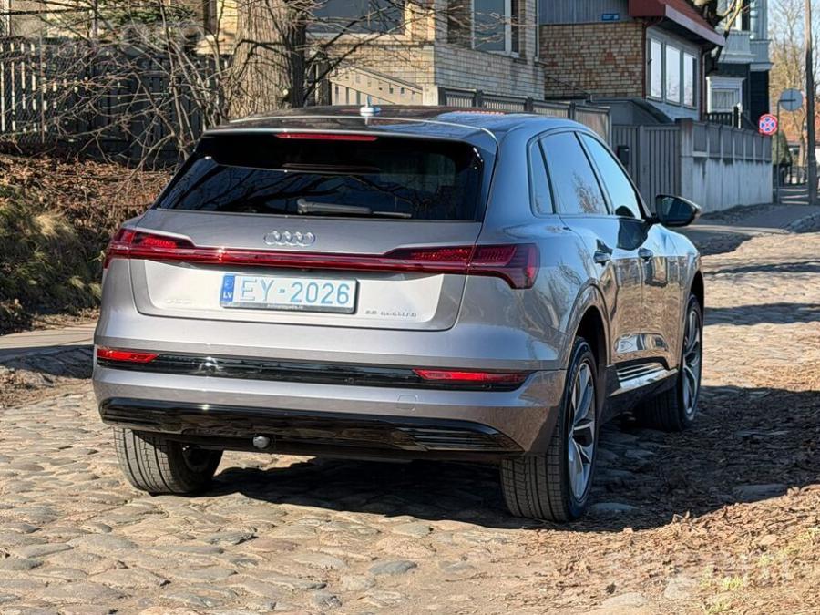 Grey Audi E-Tron 2020 in Riga, with an engine capacity of 0.00 L and mileage of 105 thousand km for 39000 €, photo 12 on AUTOMOTO.COM.LV