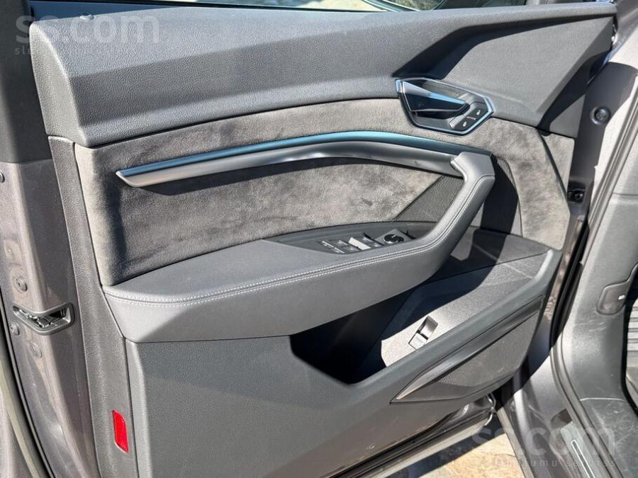 Grey Audi E-Tron 2020 in Riga, with an engine capacity of 0.00 L and mileage of 105 thousand km for 39000 €, photo 24 on AUTOMOTO.COM.LV