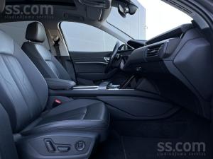 Grey Audi E-Tron 2020 in Riga, with an engine capacity of 0.00 L and mileage of 156 thousand km for 24900 €, photo 7 on AUTOMOTO.COM.LV