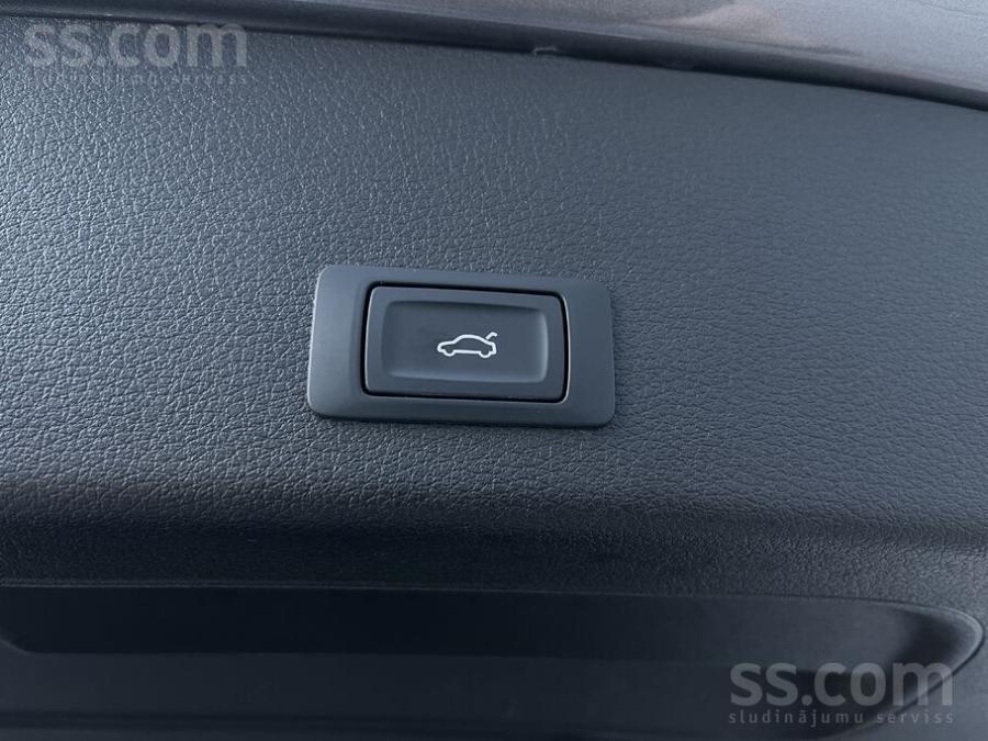 Grey Audi E-Tron 2020 in Riga, with an engine capacity of 0.00 L and mileage of 156 thousand km for 24900 €, photo 20 on AUTOMOTO.COM.LV