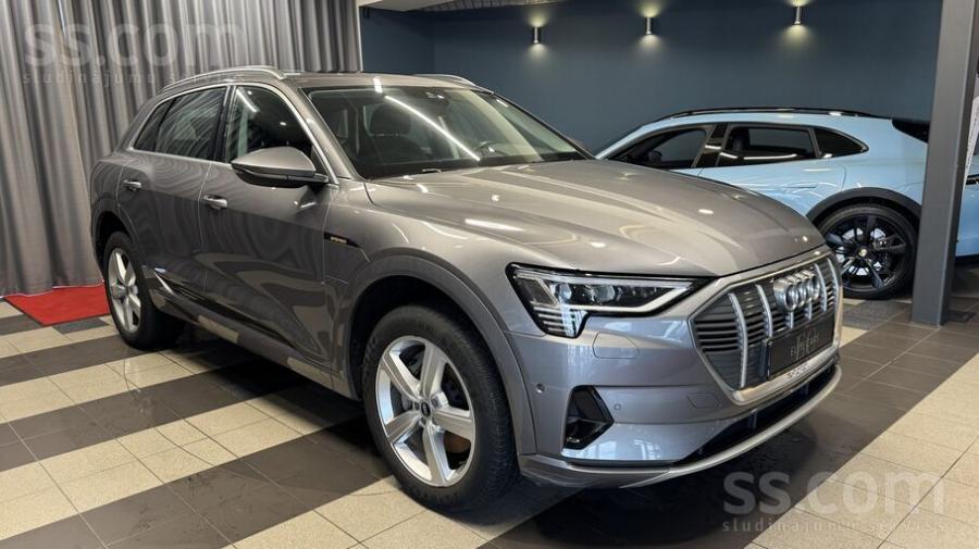 Grey Audi E-Tron 2020 in Riga, with an engine capacity of 0.00 L and mileage of 111 thousand km for 22990 €, photo 4 on AUTOMOTO.COM.LV