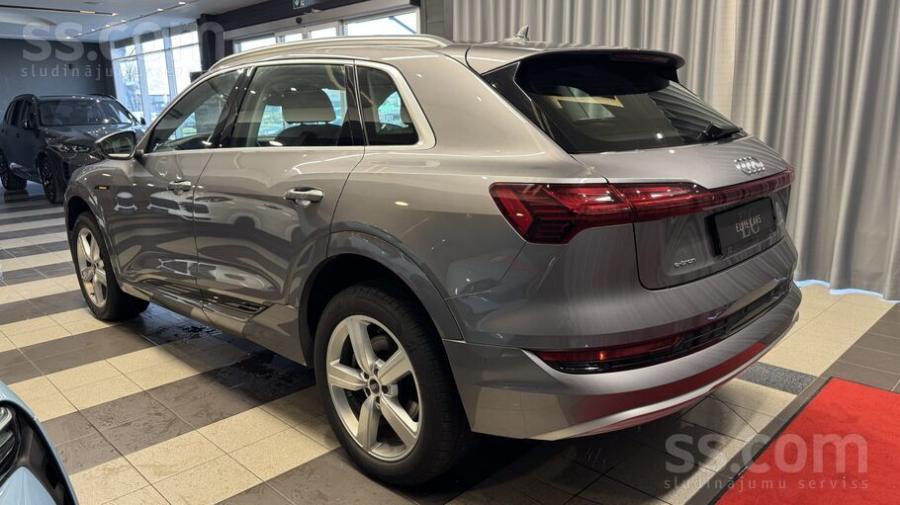 Grey Audi E-Tron 2020 in Riga, with an engine capacity of 0.00 L and mileage of 111 thousand km for 22990 €, photo 8 on AUTOMOTO.COM.LV