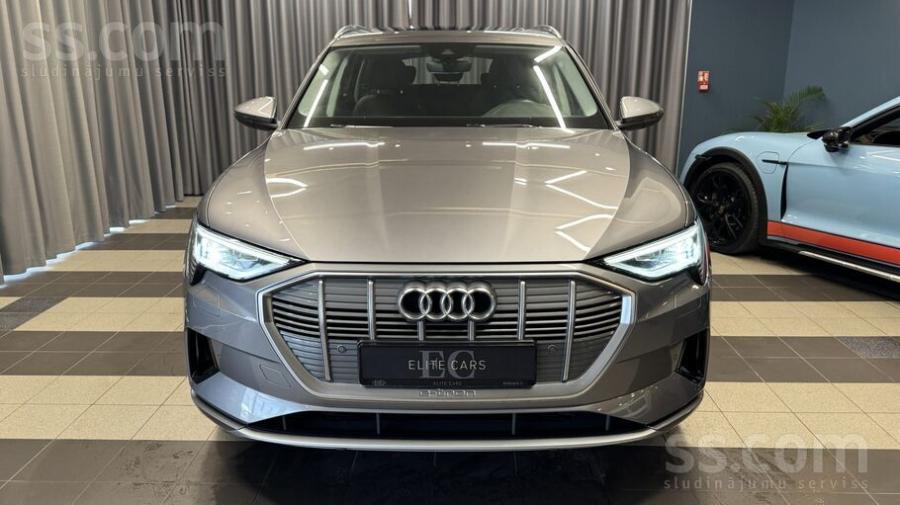 Grey Audi E-Tron 2020 in Riga, with an engine capacity of 0.00 L and mileage of 111 thousand km for 22990 €, photo 9 on AUTOMOTO.COM.LV