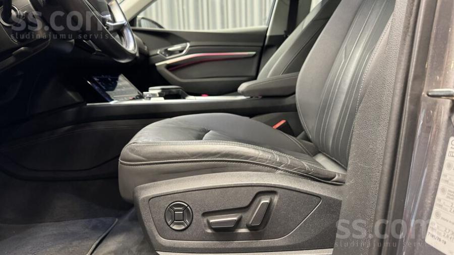 Grey Audi E-Tron 2020 in Riga, with an engine capacity of 0.00 L and mileage of 111 thousand km for 22990 €, photo 22 on AUTOMOTO.COM.LV