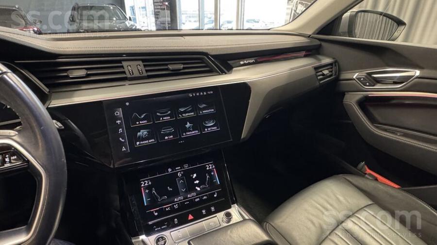 Grey Audi E-Tron 2020 in Riga, with an engine capacity of 0.00 L and mileage of 111 thousand km for 22990 €, photo 28 on AUTOMOTO.COM.LV