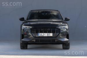 Pelēks Audi E-Tron 2020 Jelgava, ar dzinēja tilpumu 0.00 L un nobraukumu 156 tūkst. km par 24000 €, foto 3 vietnē AUTOMOTO.COM.LV
