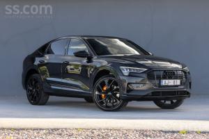 Pelēks Audi E-Tron 2020 Jelgava, ar dzinēja tilpumu 0.00 L un nobraukumu 156 tūkst. km par 24000 €, foto 4 vietnē AUTOMOTO.COM.LV