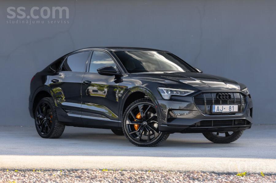Pelēks Audi E-Tron 2020 Jelgava, ar dzinēja tilpumu 0.00 L un nobraukumu 156 tūkst. km par 24000 €, foto 4 vietnē AUTOMOTO.COM.LV