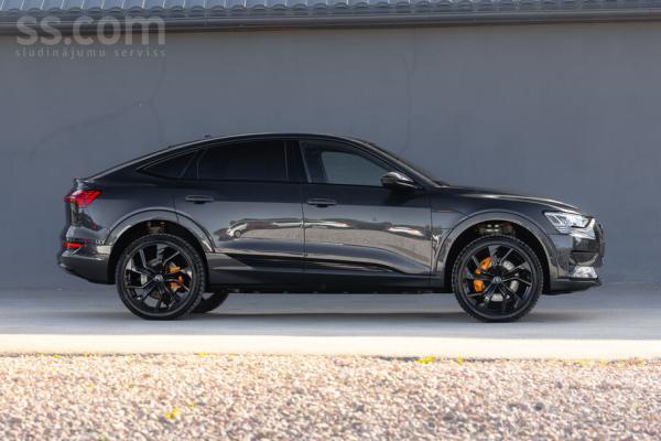 Grey Audi E-Tron 2020 in Jelgava, with an engine capacity of 0.00 L and mileage of 156 thousand km for 24000 €, photo 4 on AUTOMOTO.COM.LV