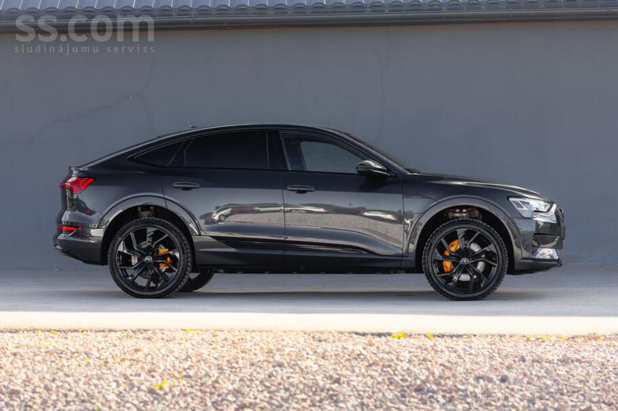 Pelēks Audi E-Tron 2020 Jelgava, ar dzinēja tilpumu 0.00 L un nobraukumu 156 tūkst. km par 24000 €, foto 5 vietnē AUTOMOTO.COM.LV