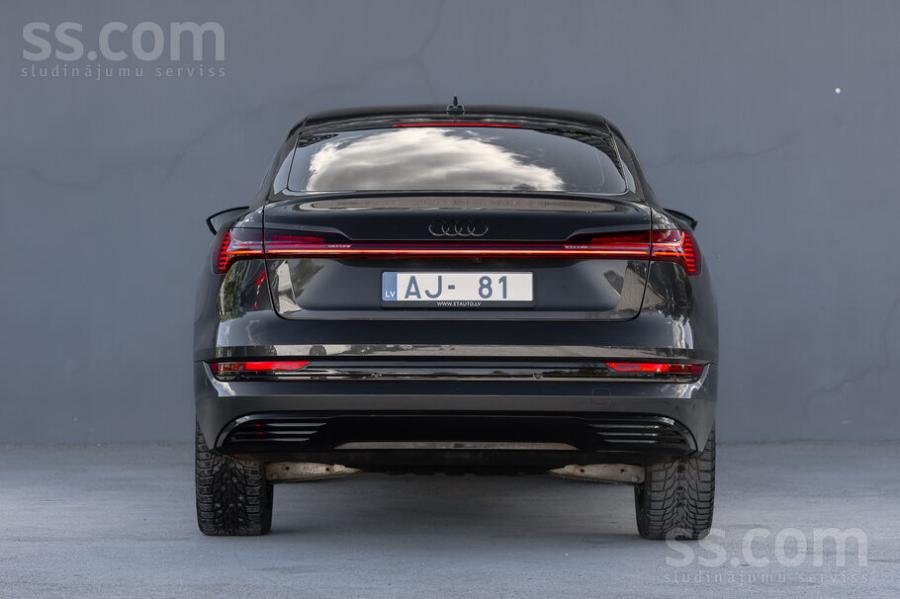 Pelēks Audi E-Tron 2020 Jelgava, ar dzinēja tilpumu 0.00 L un nobraukumu 156 tūkst. km par 24000 €, foto 7 vietnē AUTOMOTO.COM.LV