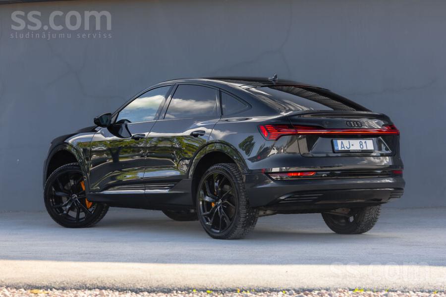 Pelēks Audi E-Tron 2020 Jelgava, ar dzinēja tilpumu 0.00 L un nobraukumu 156 tūkst. km par 24000 €, foto 8 vietnē AUTOMOTO.COM.LV