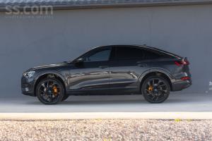Pelēks Audi E-Tron 2020 Jelgava, ar dzinēja tilpumu 0.00 L un nobraukumu 156 tūkst. km par 24000 €, foto 9 vietnē AUTOMOTO.COM.LV