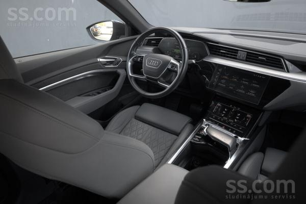 Grey Audi E-Tron 2020 in Jelgava, with an engine capacity of 0.00 L and mileage of 156 thousand km for 24000 €, photo 10 on AUTOMOTO.COM.LV