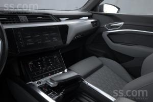 Pelēks Audi E-Tron 2020 Jelgava, ar dzinēja tilpumu 0.00 L un nobraukumu 156 tūkst. km par 24000 €, foto 12 vietnē AUTOMOTO.COM.LV
